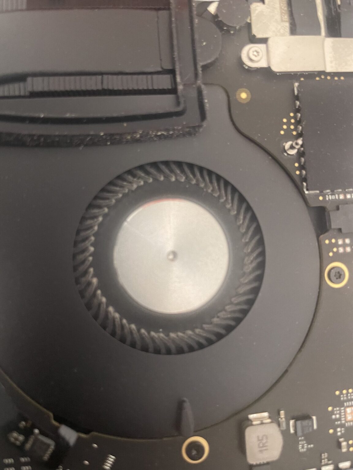 MacBookPro2020を分解清掃してみた - SunLTechLogs