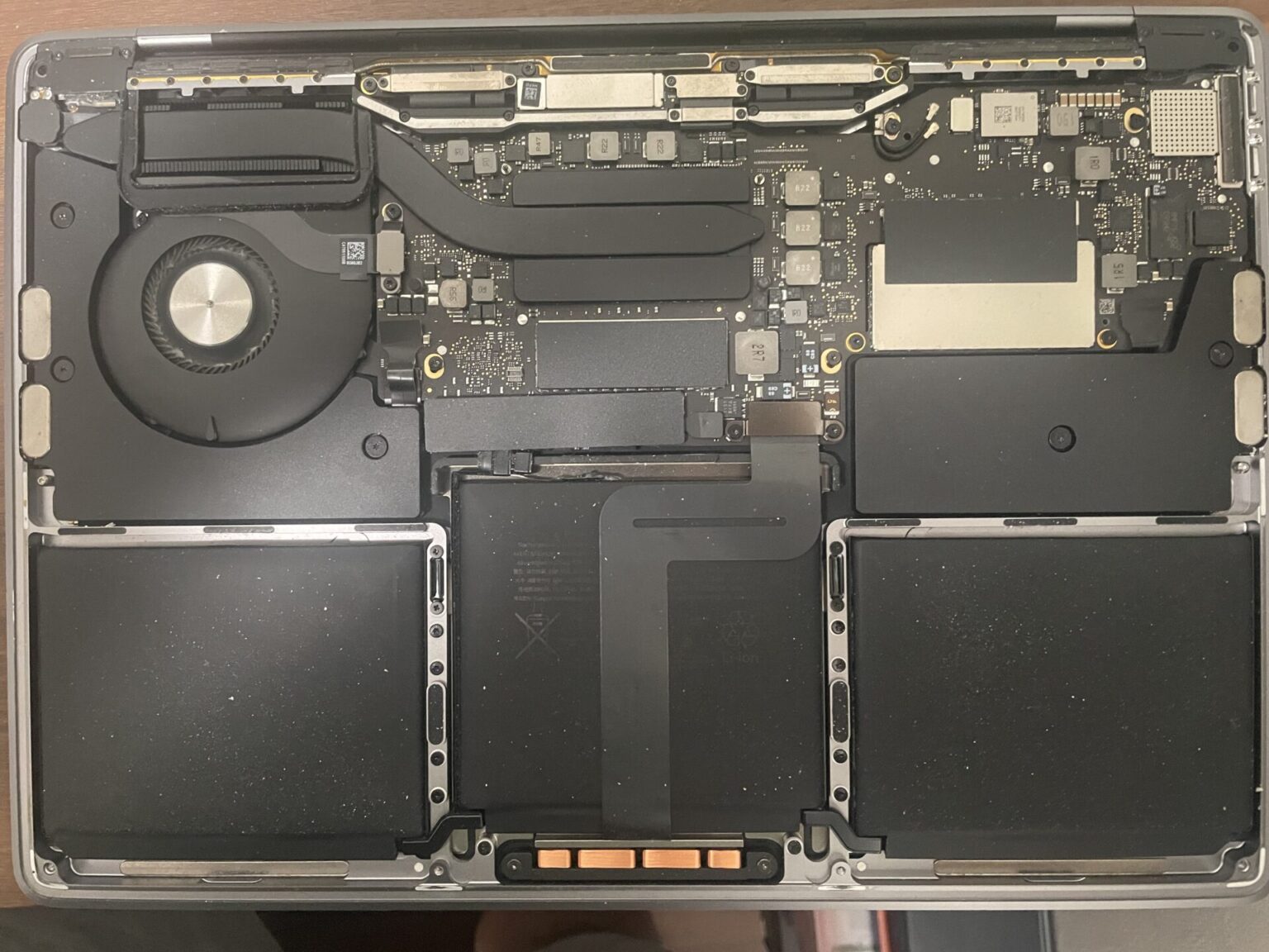 MacBookPro2020を分解清掃してみた - SunLTechLogs