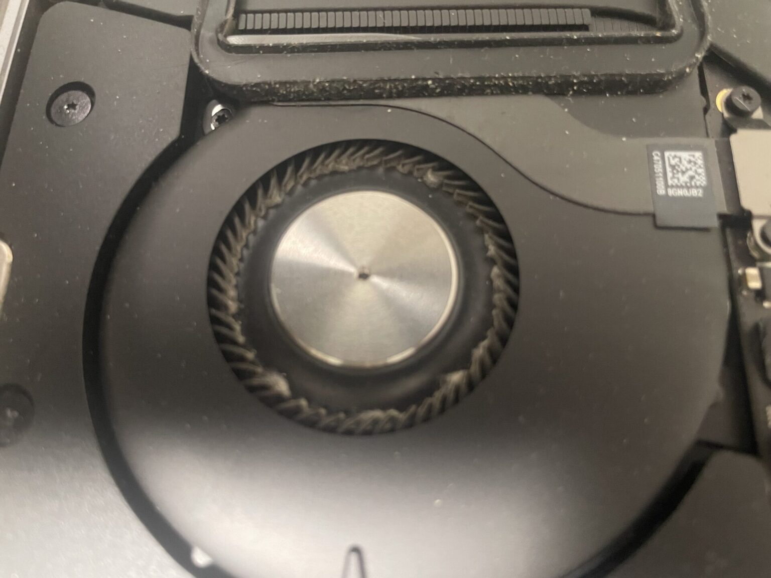 MacBookPro2020を分解清掃してみた - SunLTechLogs